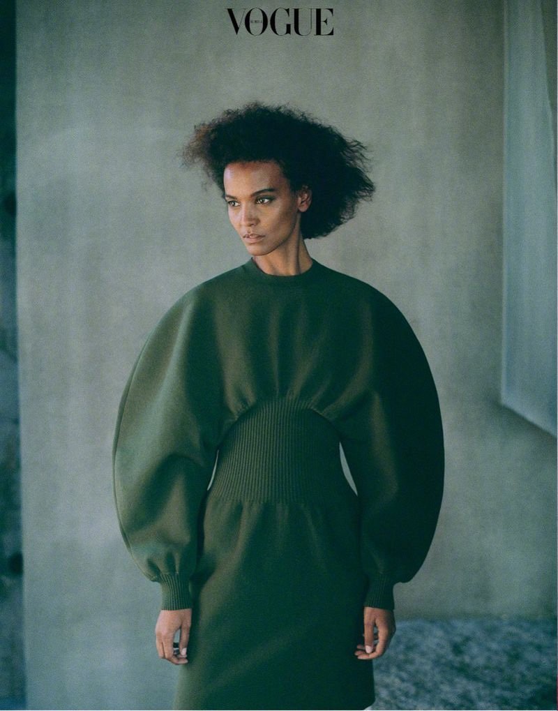 黑人超模莉雅·琦比德（Liya Kebede）身穿Bottega Veneta 登上《Vogue
