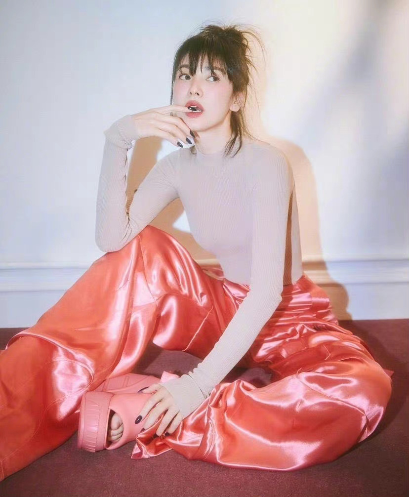 ELLE KOREA 二月刊画报……__财经头条