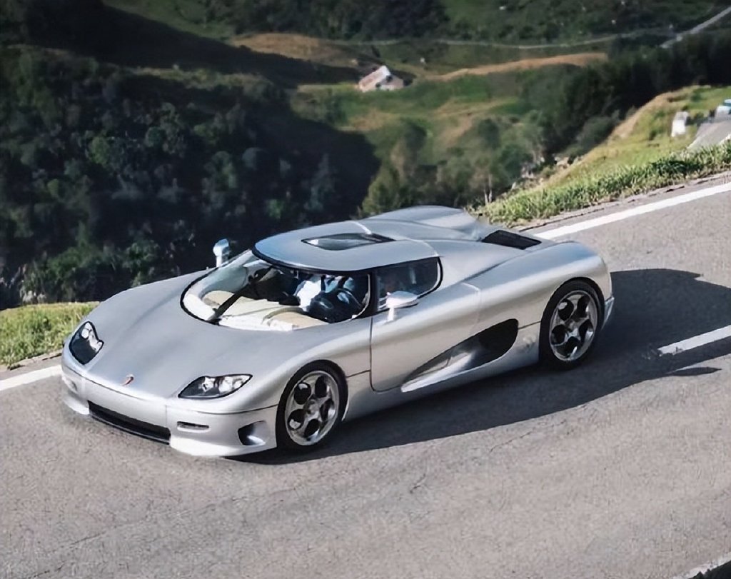 科尼赛克新车！5.0 V8可达一千三百匹，6MT+9AT双变速箱可切换-新浪汽车