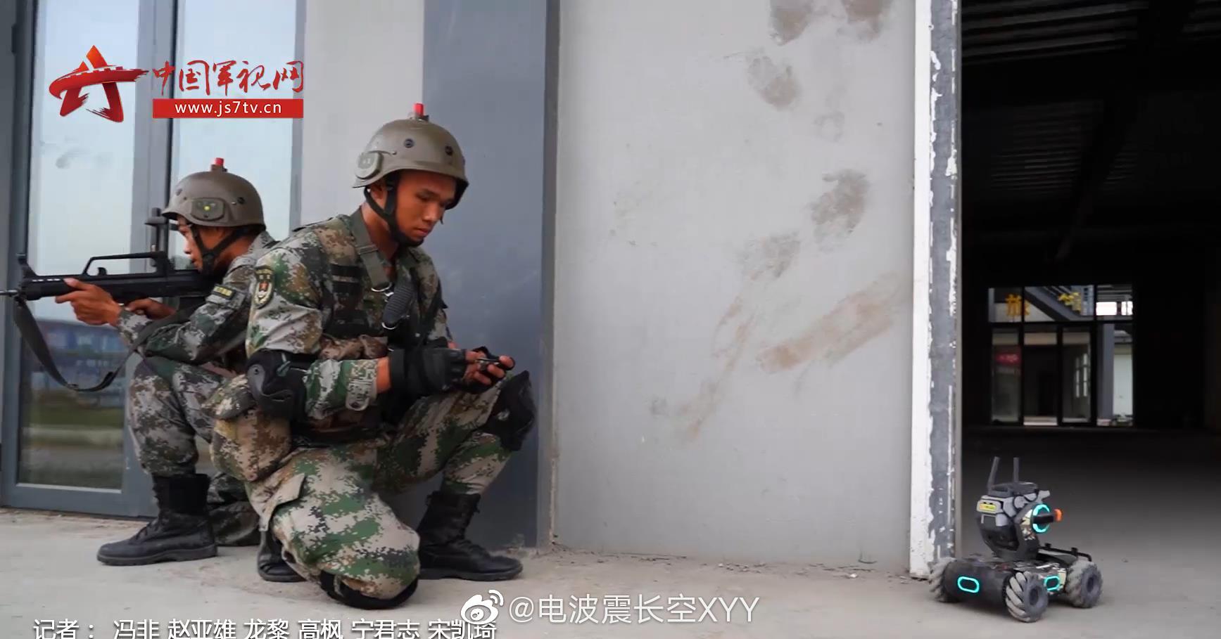 部队巷战训练中使用大疆机甲大师 S1可编程教育机器人充当地面侦察