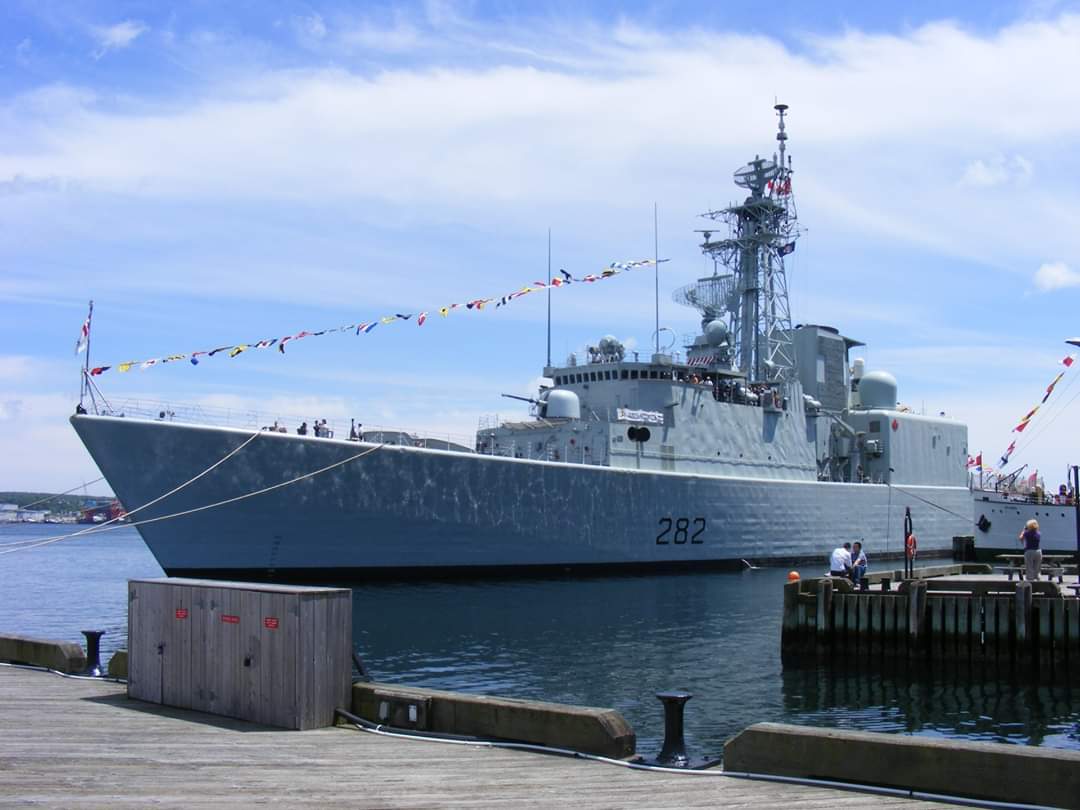 加拿大HMCS Athabaskan DDG-282，这些年来的照片