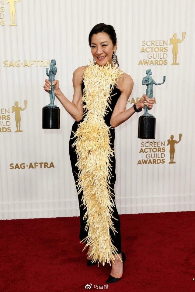 杨紫琼创造历史了！61岁荣获奥斯卡影后，网友：不愧是亚裔之光