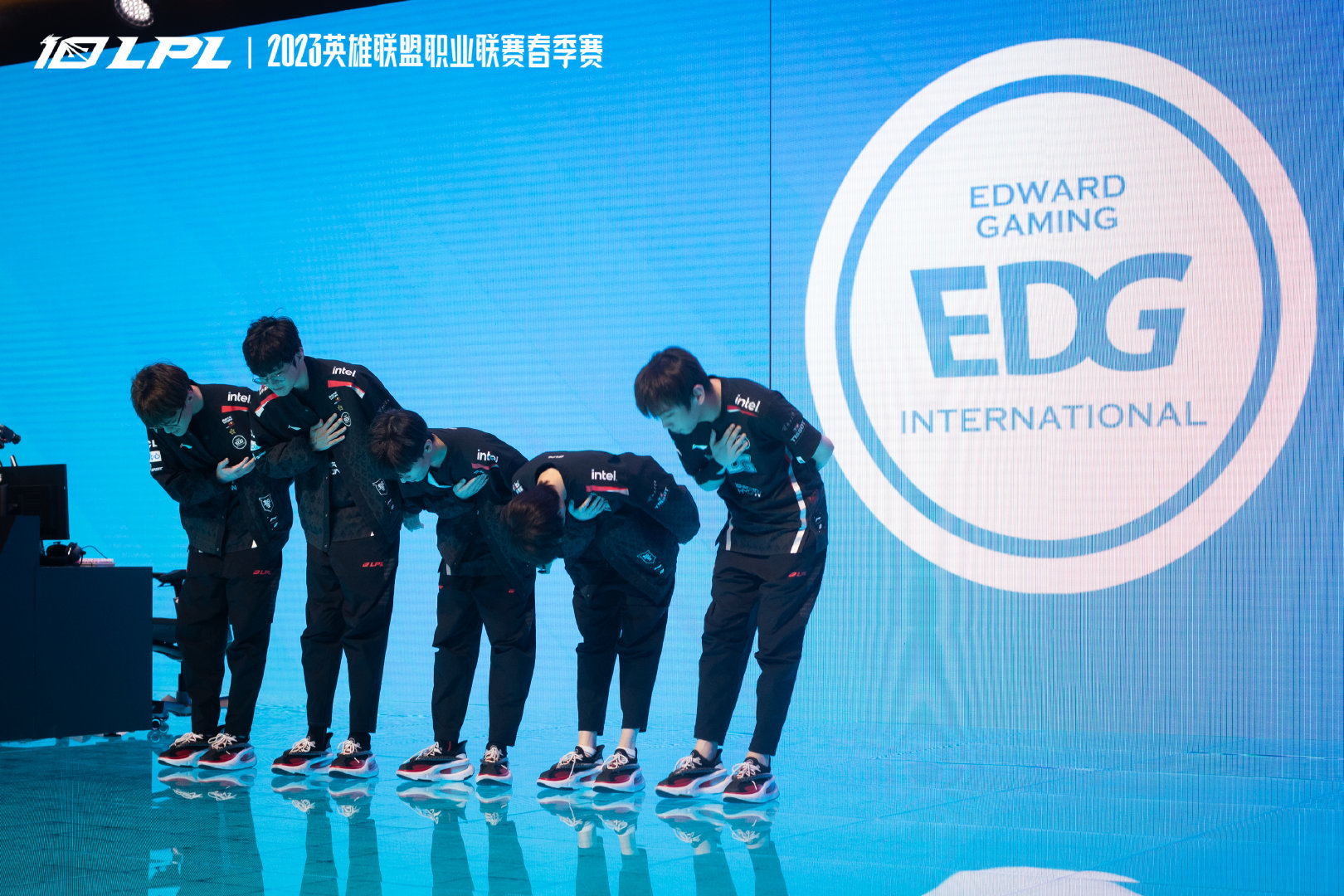 官方发布@EDG电子竞技俱乐部 赛后返图