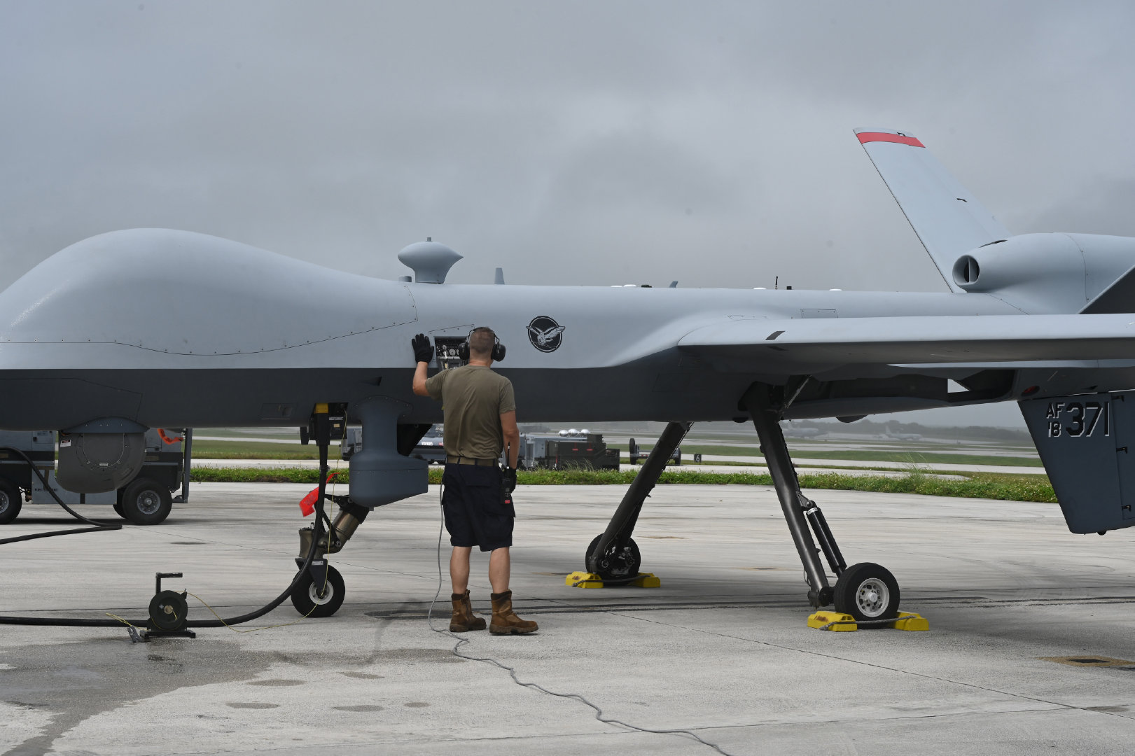 一架美国空军第119联队MQ-9“死神”在北23号Cope期间飞越机场