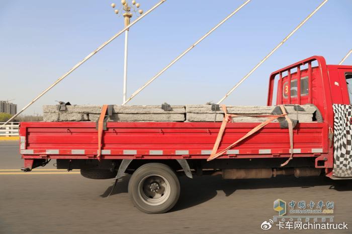 神秘新车街头现身 底盘货箱暗藏玄机？-新浪汽车