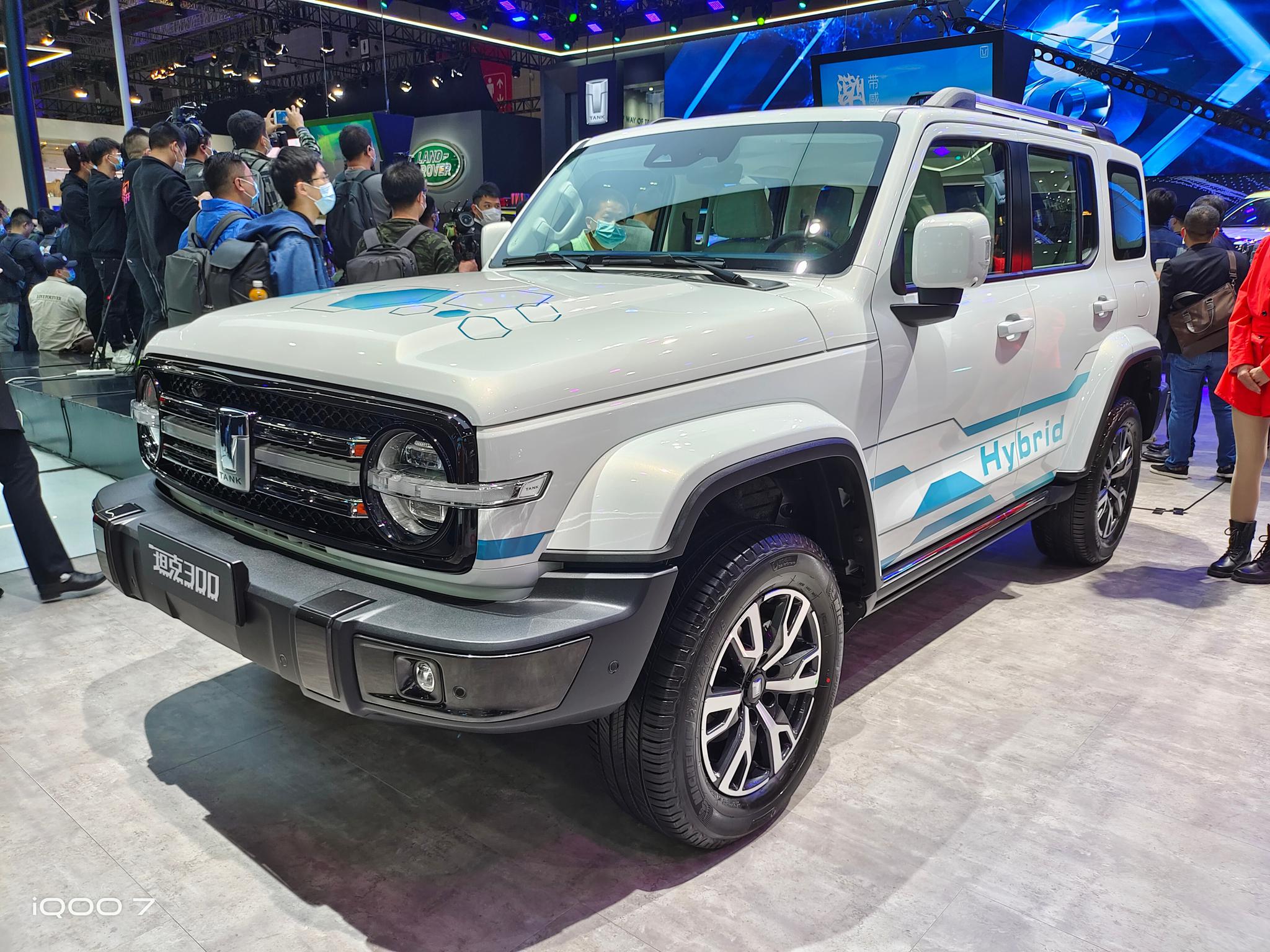 坦克300 2.0T HEV混合动力，峰值扭矩600+，白色内饰……