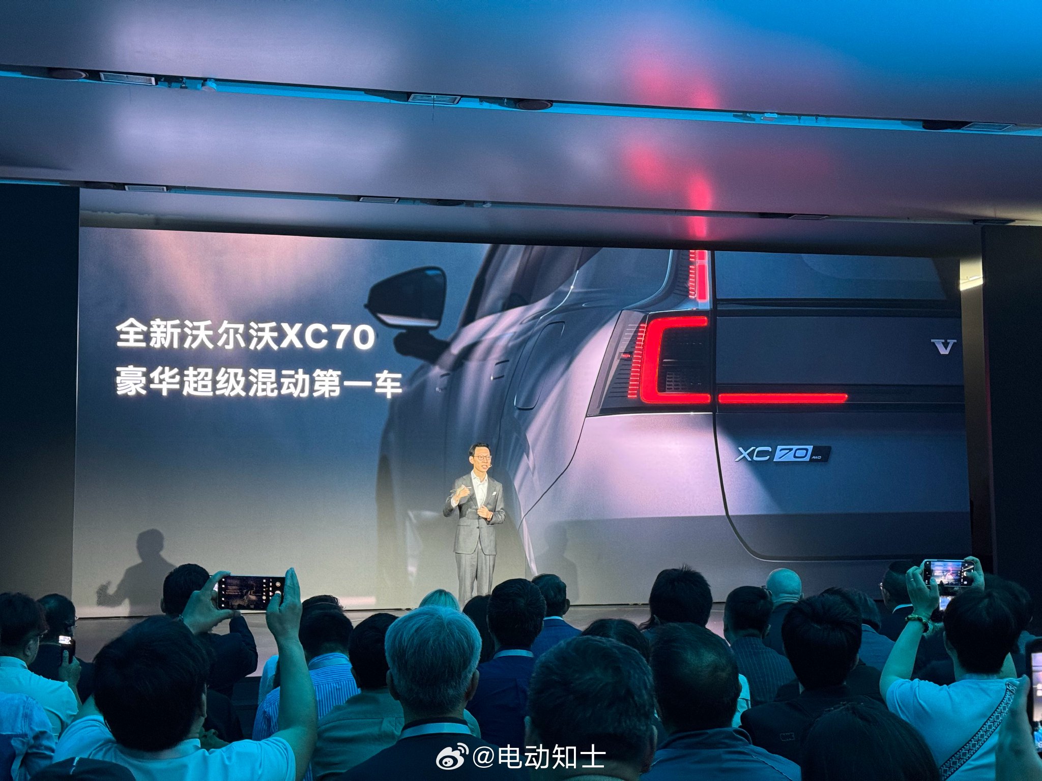 沃尔沃发布SMA超级混动架构，首款XC70纯电续航超200km-新浪汽车