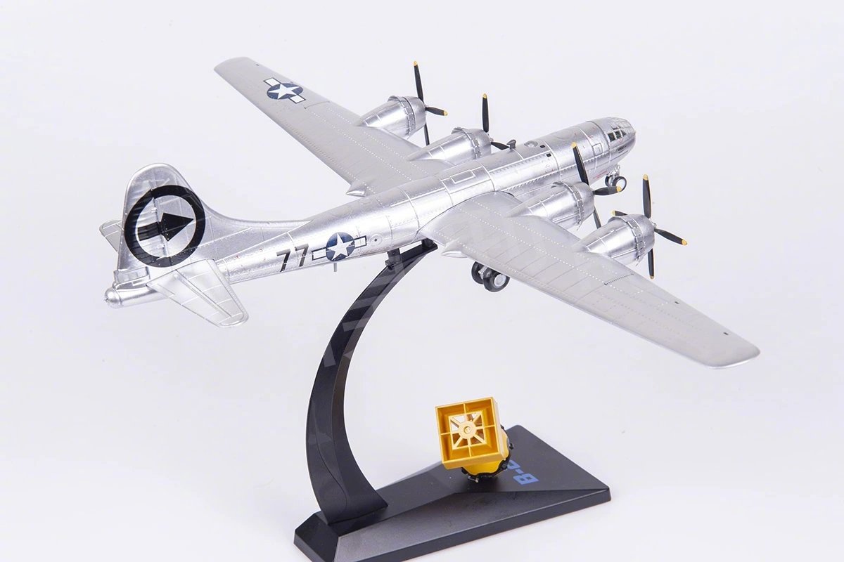 威骏 AK14420 1/144 美国B-29轰炸机和“小胖子”原子弹