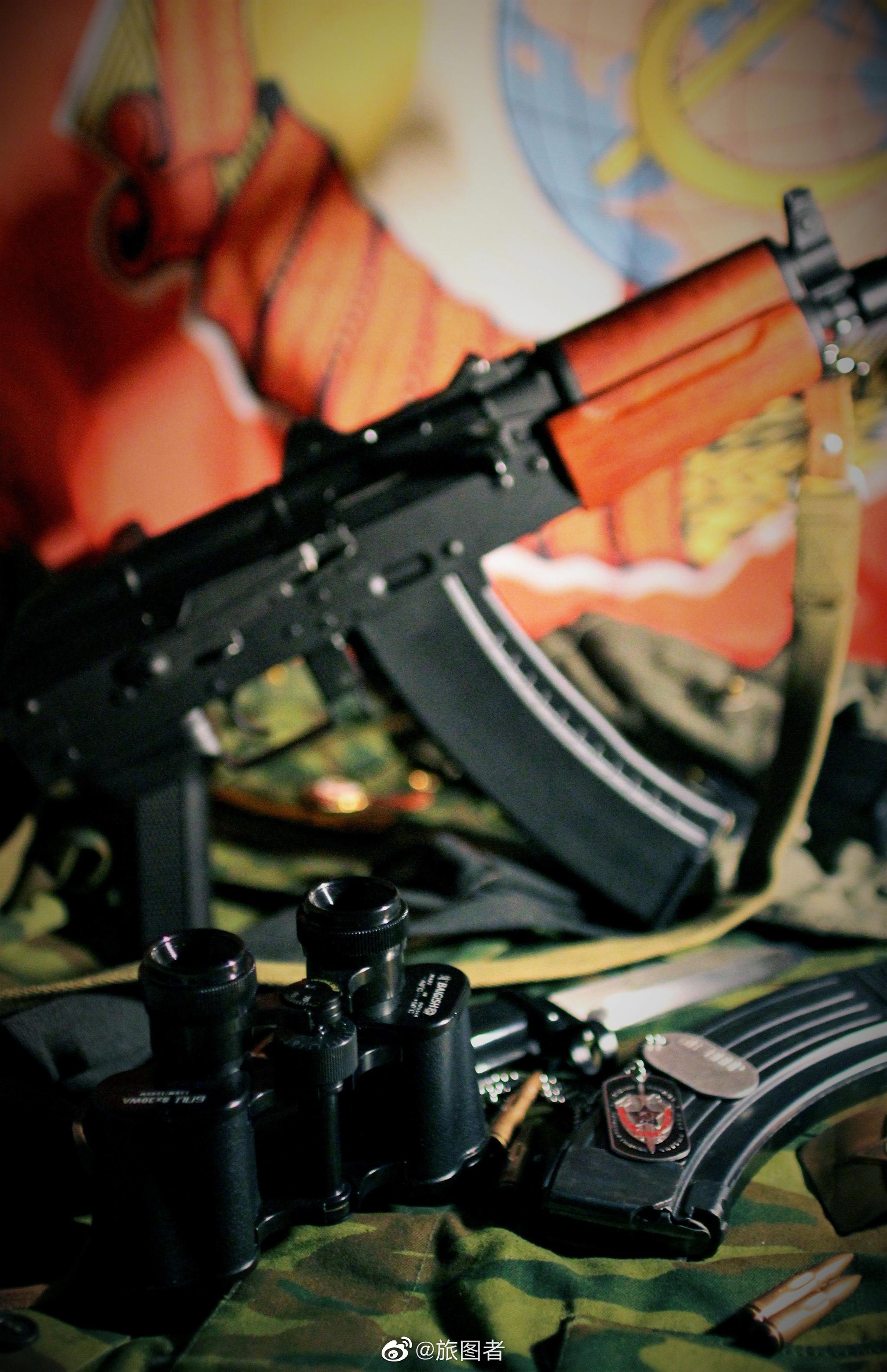 AK-74于70年代初装备苏联军队，逐步取代AKM