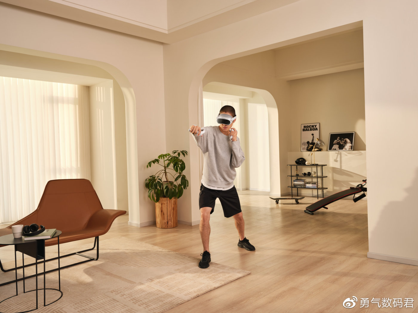 买了不吃灰，超好玩的VR一体机 —— PICO 4__财经头条