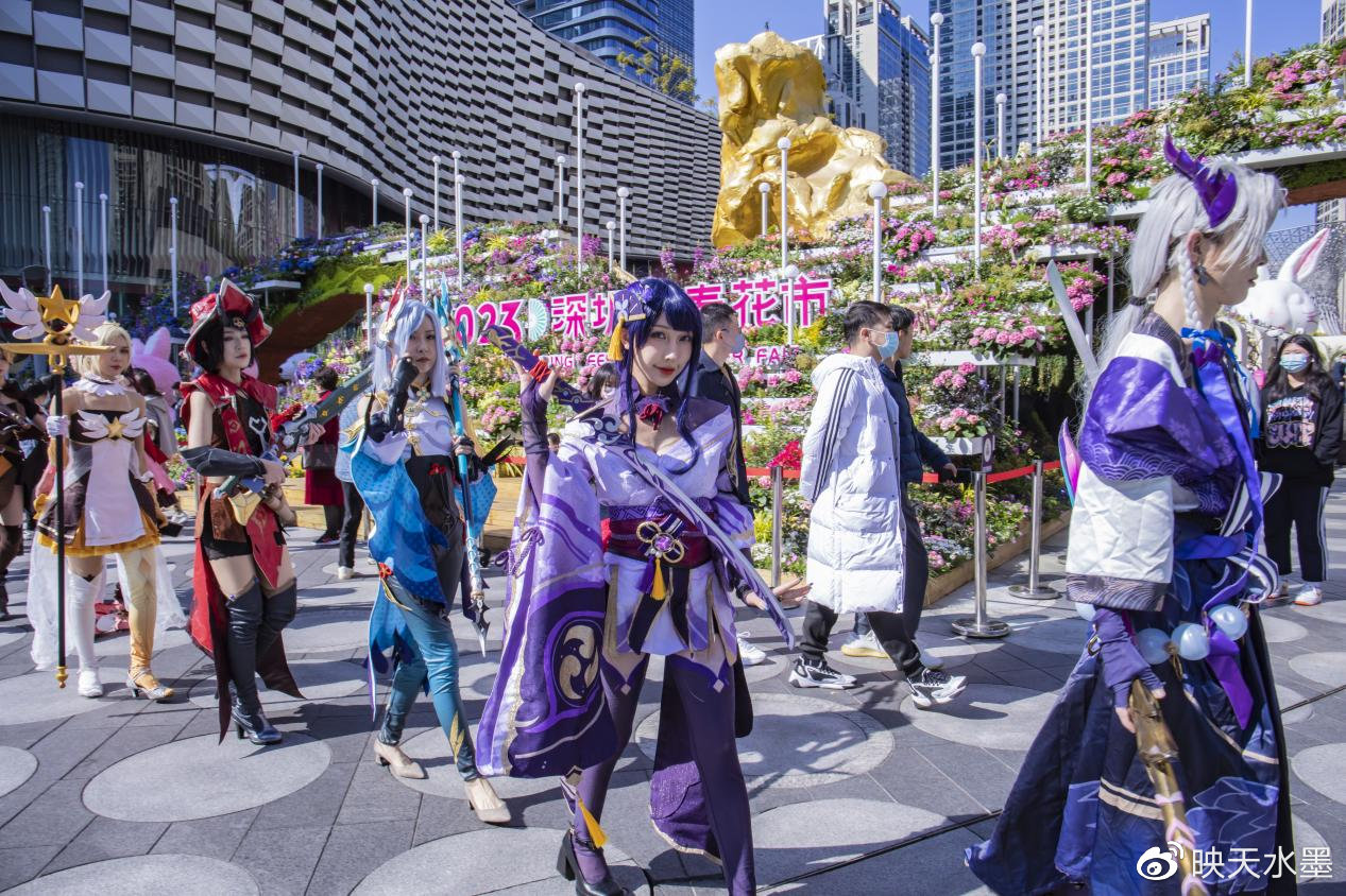 节日大道上惊现动漫Cosplay，“潮玩闹春·乐游接福”活动，火了1月20