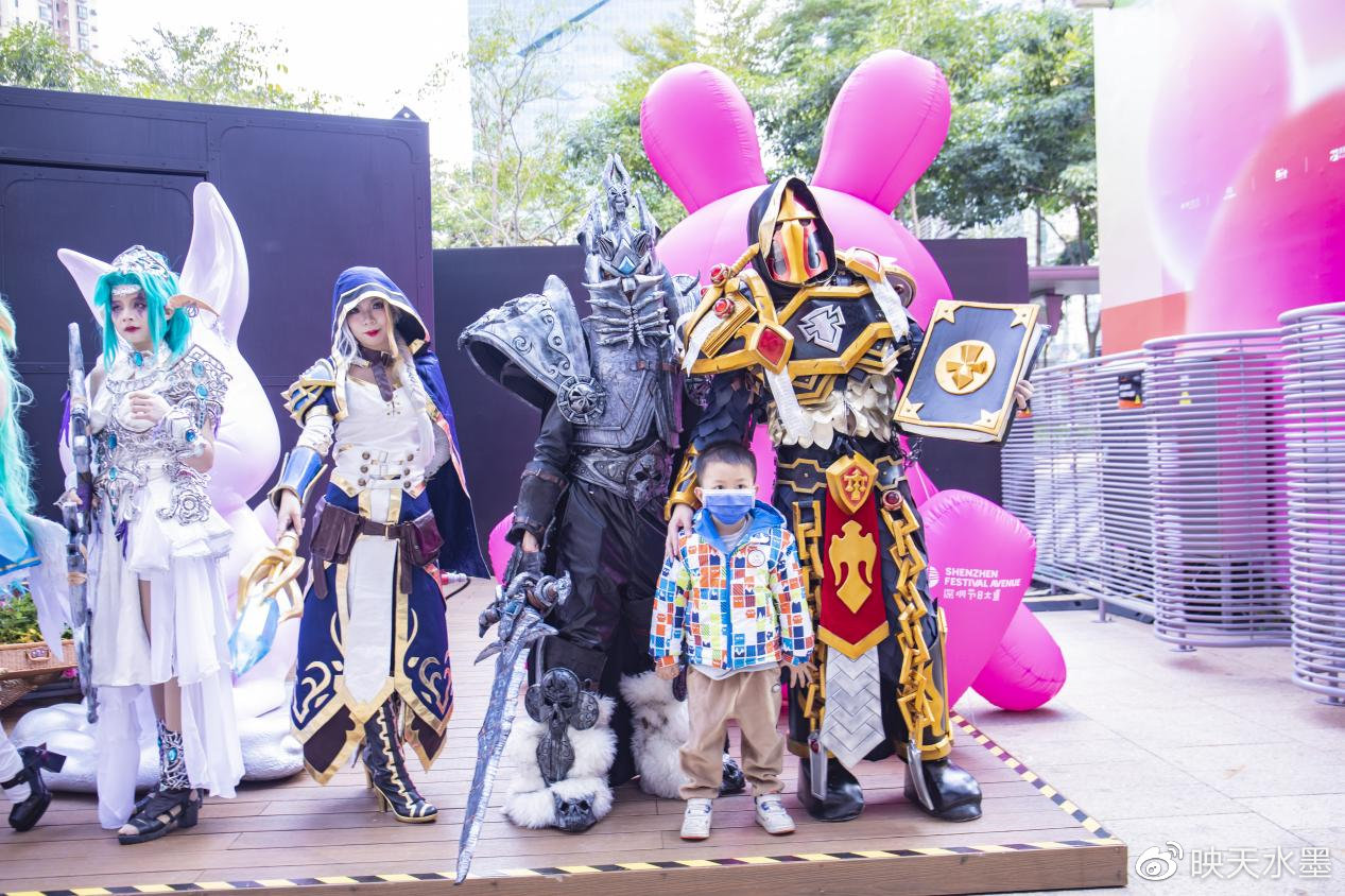 节日大道上惊现动漫Cosplay，“潮玩闹春·乐游接福”活动，火了1月20