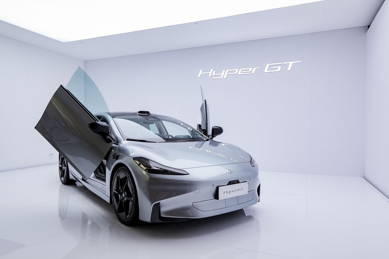 Hyper GT内饰揭秘，当代艺术座舱掀起工艺设计波澜