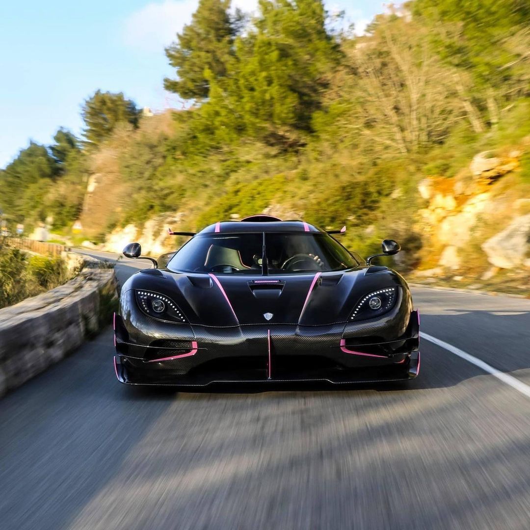 每次看到这台One:1都想到JC哥，话说虽然车卖到了国外……