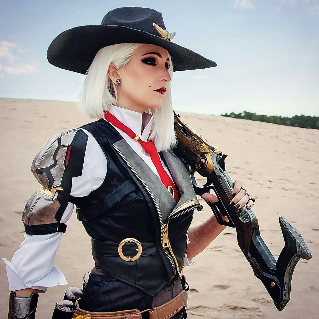 艾什cosplay by：denzhy__财经头条