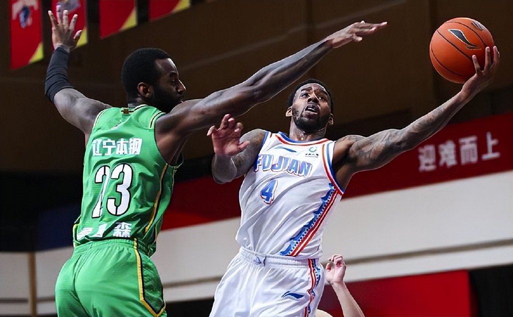 亚当斯拿下第三期CBA最佳球员，福建队淘到宝了？