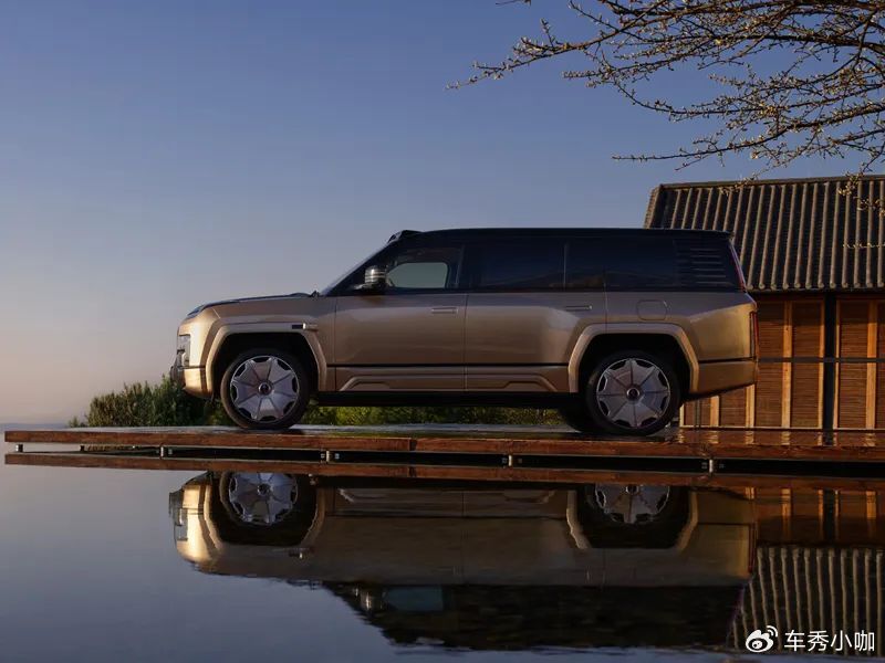 2025上海车展：轴距增加200mm，仰望U8L首发-新浪汽车