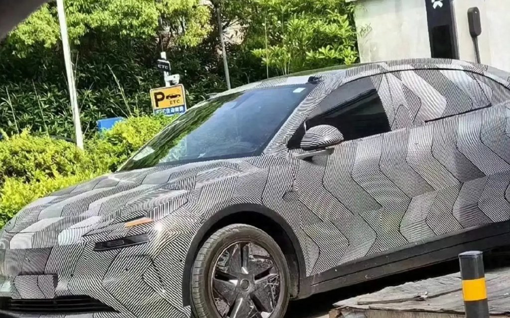 支持换电+900V高压平台！乐道L60谍照曝光 或20万元起售-新浪汽车