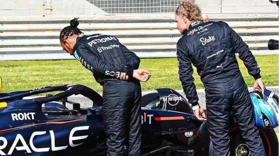 F1巴林季前测试赛，红牛RB19成围观焦点，新赛季值得期待|测试赛|红牛|赛季_新浪新闻