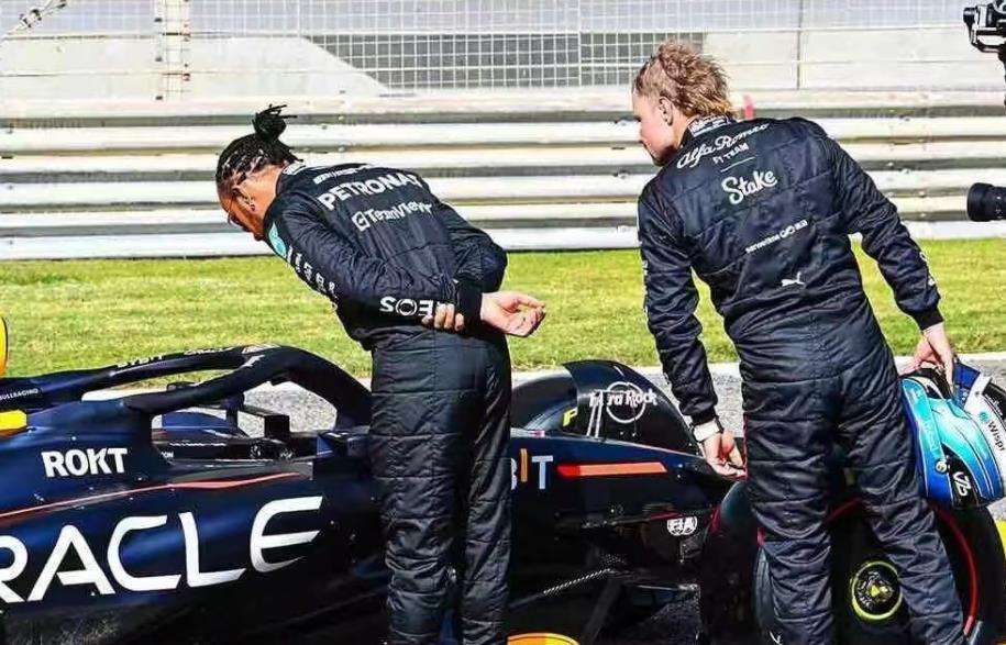 F1巴林季前测试赛，红牛RB19成围观焦点，新赛季值得期待|测试赛|红牛|赛季_新浪新闻