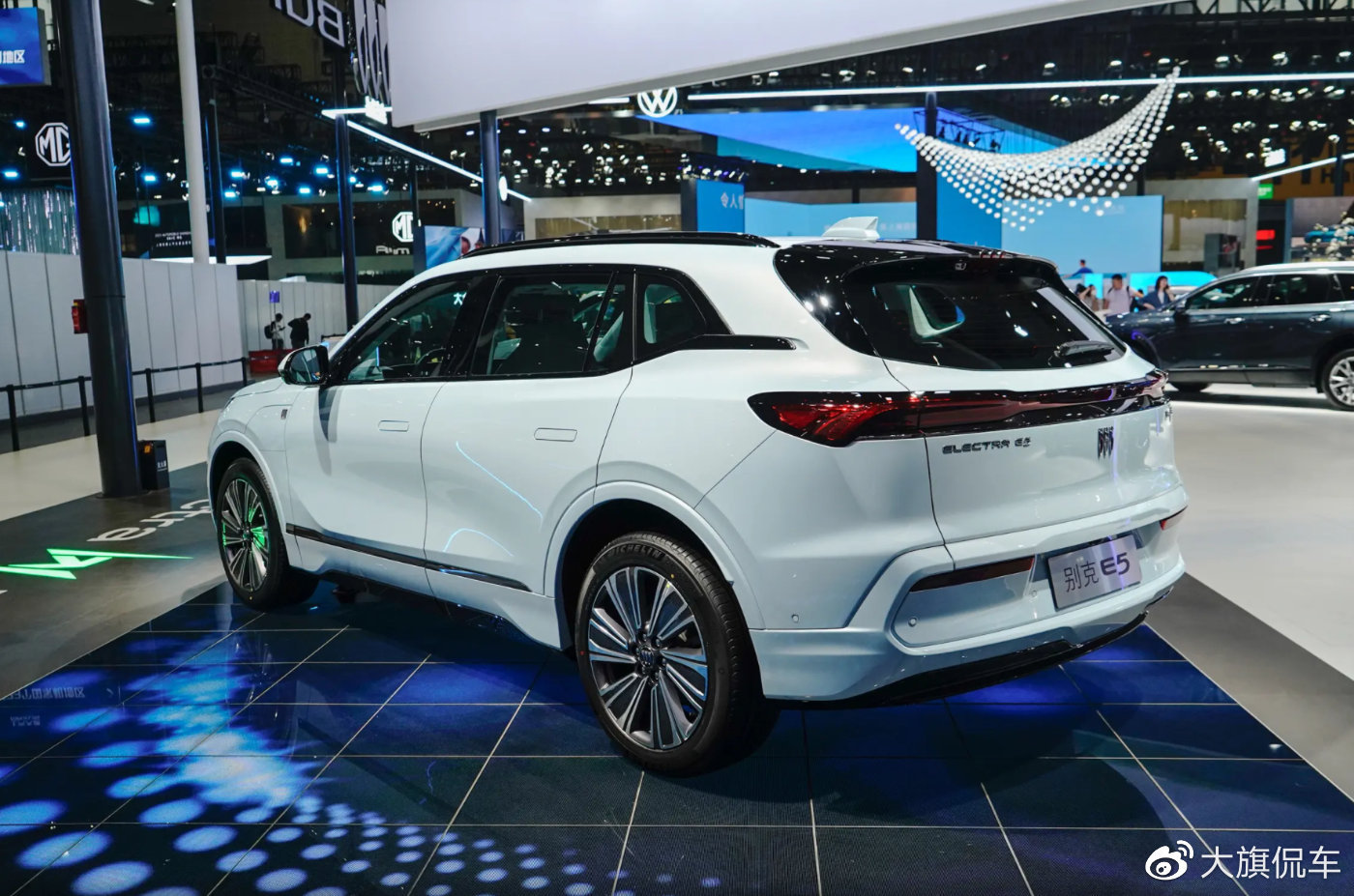 别克E5 20万级别，给你越级的体验-新浪汽车