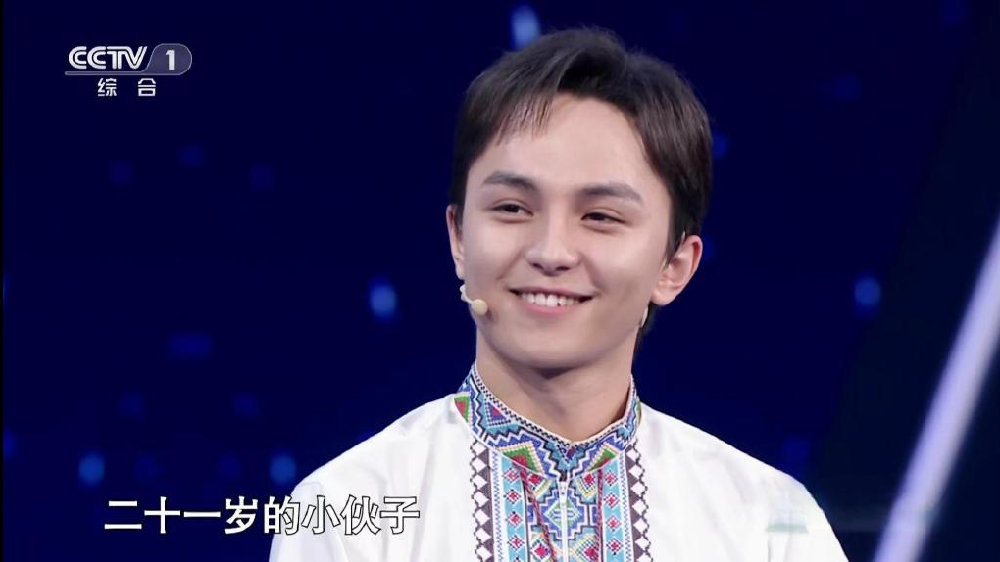 央视主持人大赛5：2位少数民族选手表现亮眼，江苏台张慧鑫第一有争议|江苏台|选手|央视主持人_新浪新闻