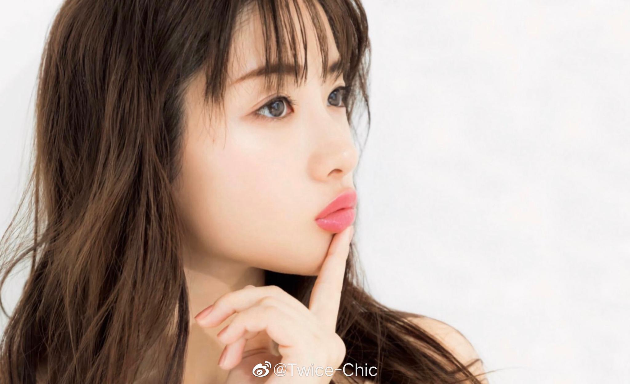 石原里美 x MAQUIA 5月刊 | 啫喱草莓唇，柳叶弯月眉