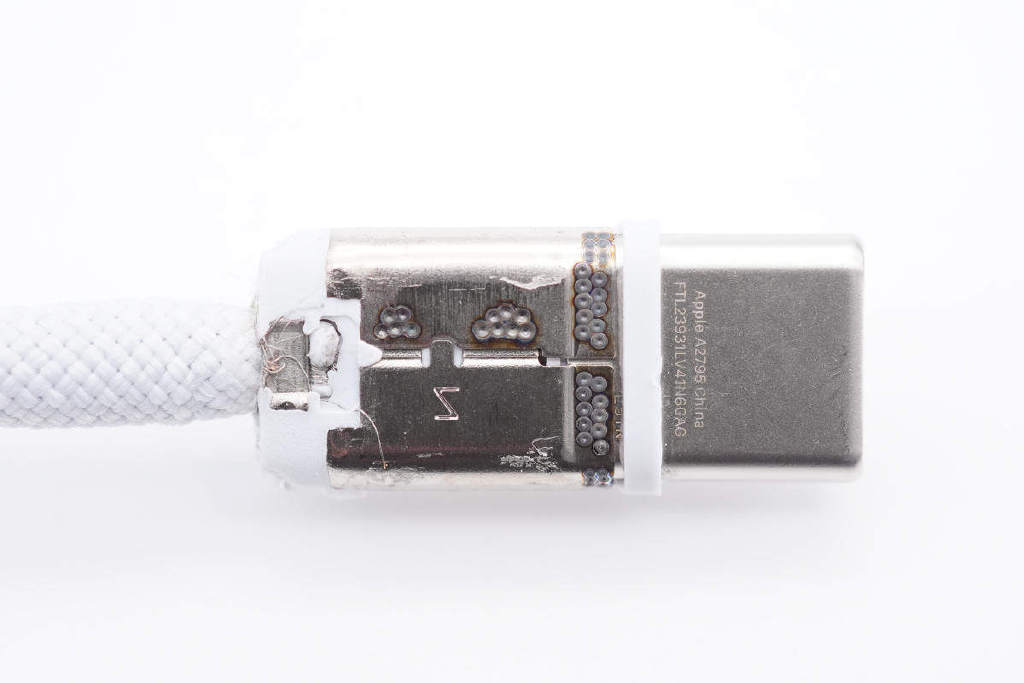 拆解报告：Apple苹果USB-C to USB-C编织线A2795__财经头条