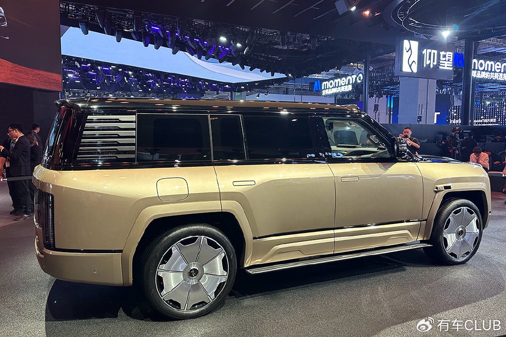 2025上海车展丨仰望U8L首发 轴距3250mm 定位全尺寸行政豪华SUV-新浪汽车