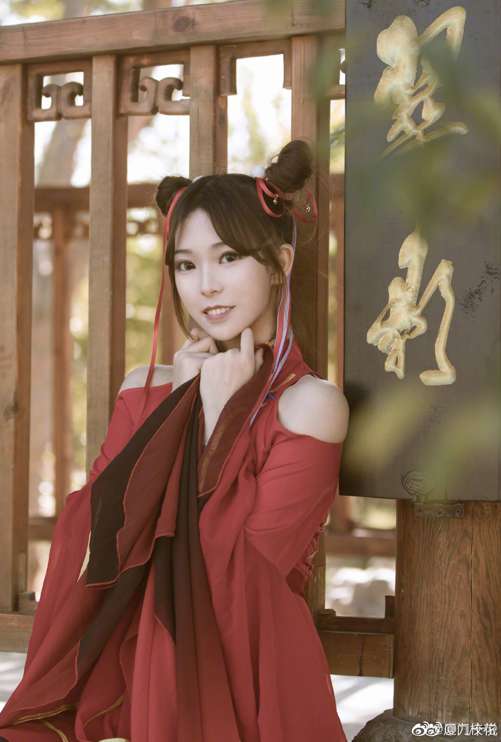 她叫九十悦 00年，就读于安徽省艺术职业学院，爱好跳舞，身高169cm