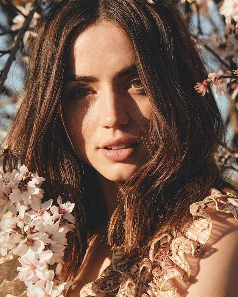演员安娜·德·阿玛斯（Ana de Armas）出镜 El Corte Ingles 2020春夏