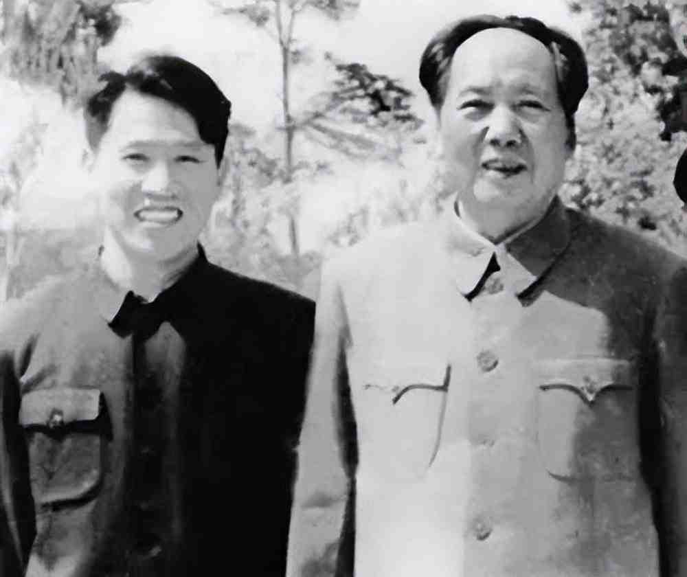 李银桥吃了两个鸡蛋，毛主席让他写检查，写了好几次都不通过