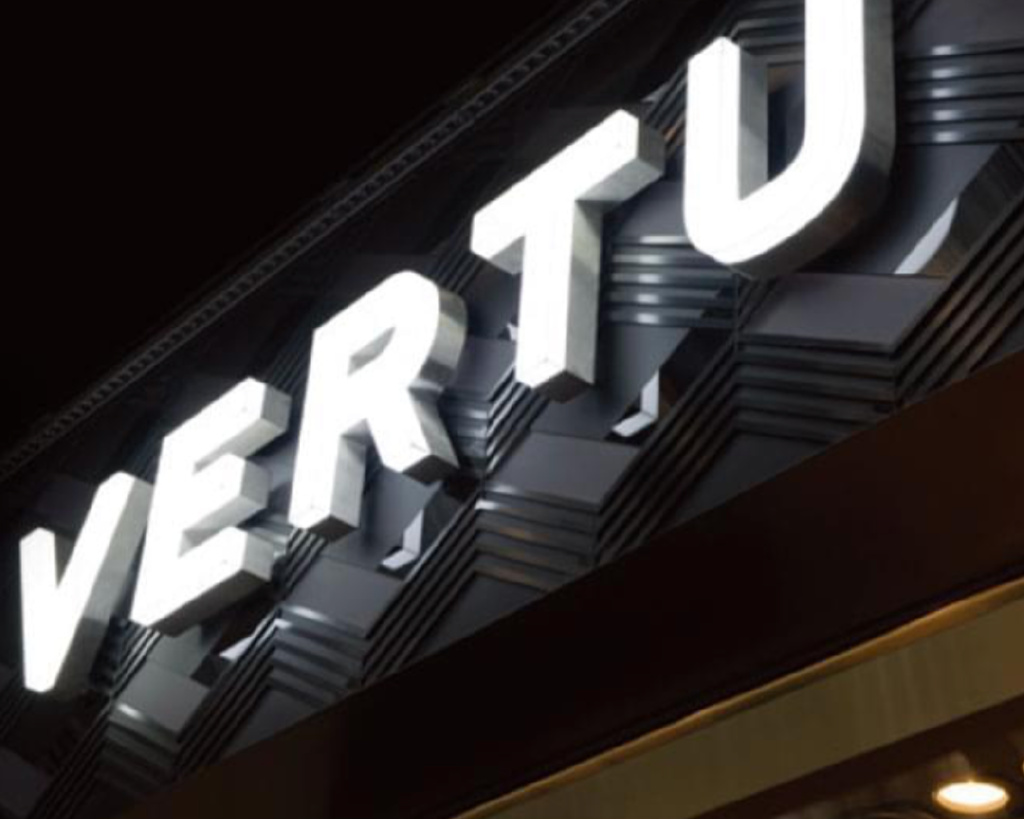 诺基亚近亲Vertu发新机，30万买“落寞贵族”Web3氛围感？｜动察__财经头条