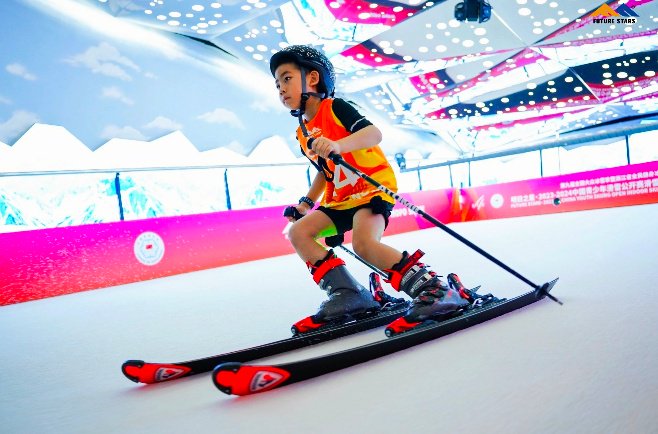 中国青少年滑雪公开赛滑雪机挑战赛（杭州城市总决赛）落幕|公开赛|大回转|挑战赛_新浪新闻