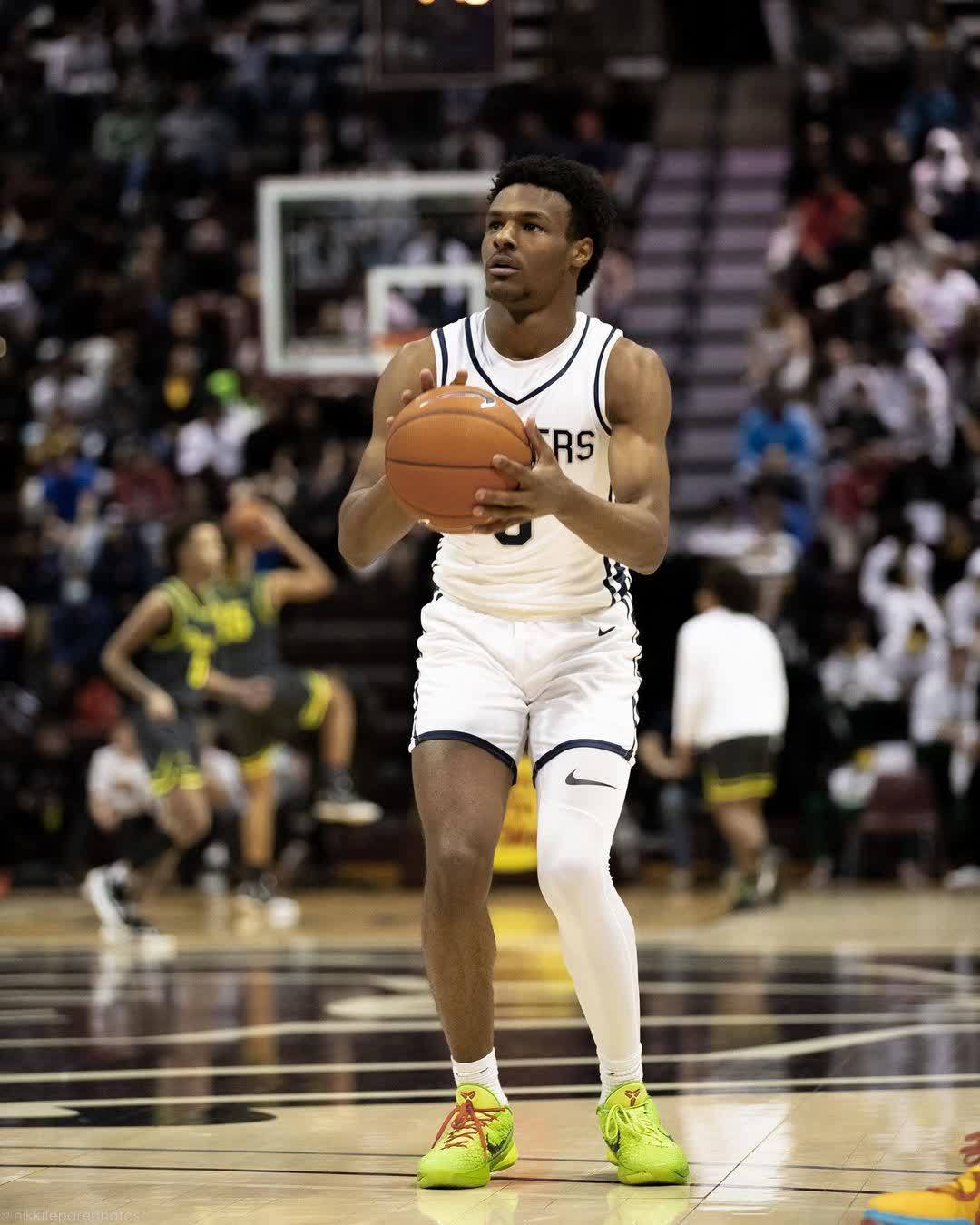 今日Bronny赛场帅照__财经头条