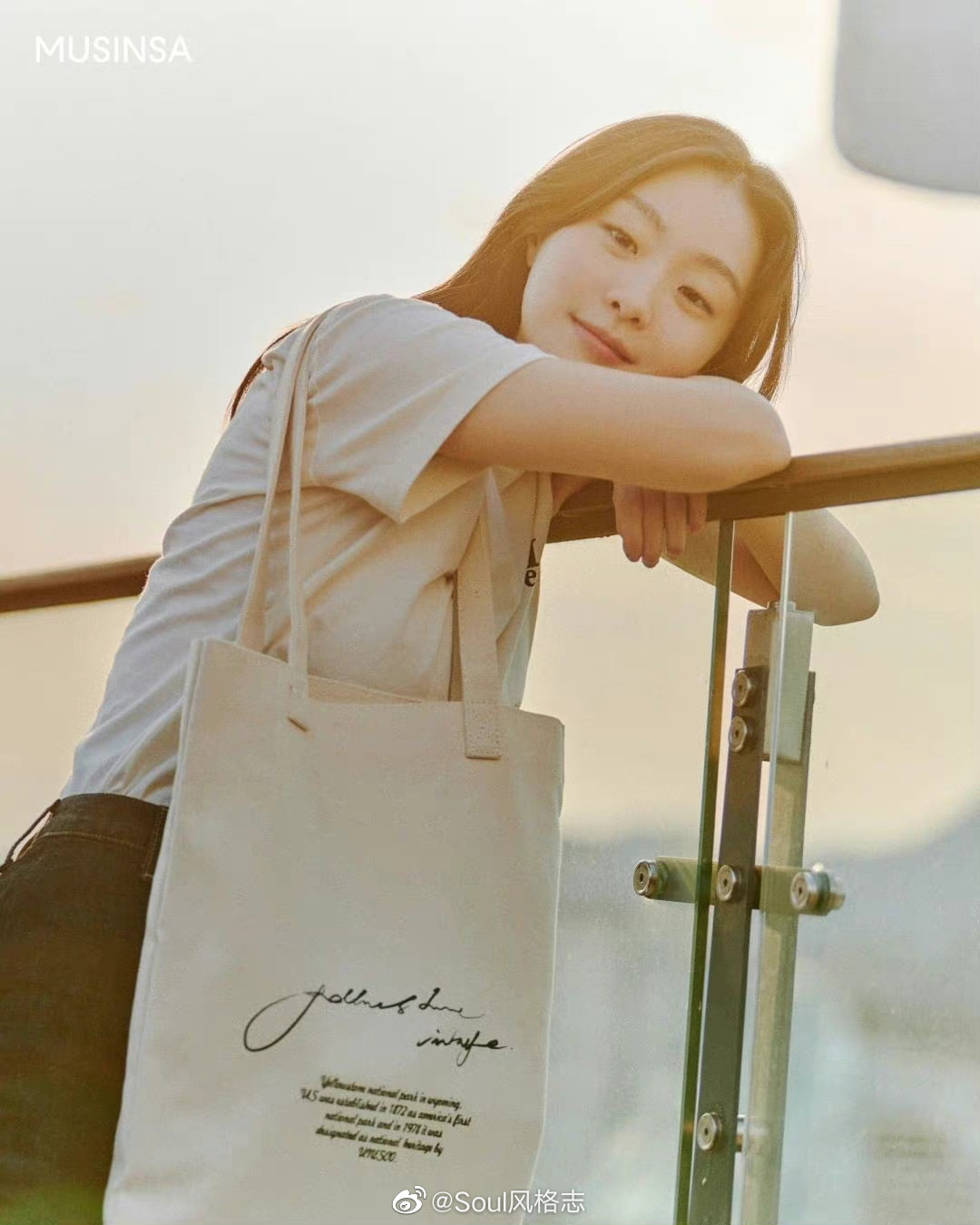 金多美为Musinsa拍摄的MV花絮图 悠闲惬意的舒适时光……__财经头条