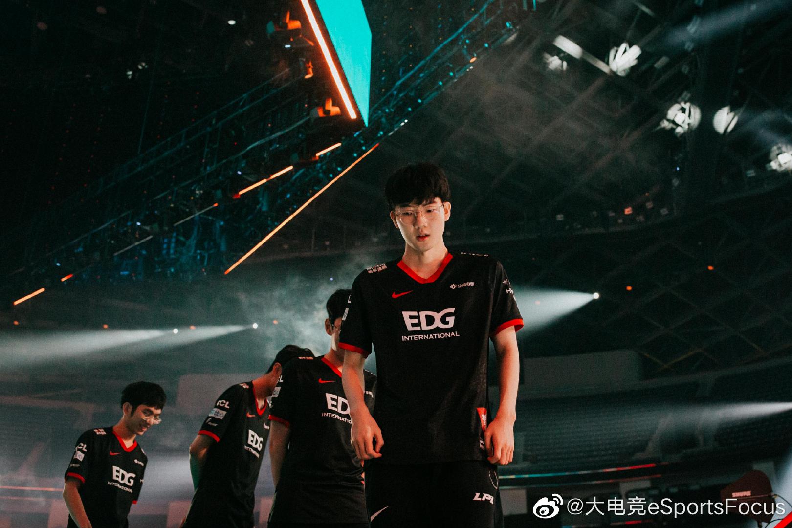 EDG昨日返图 “断剑重铸之日，骑士归来之时”……