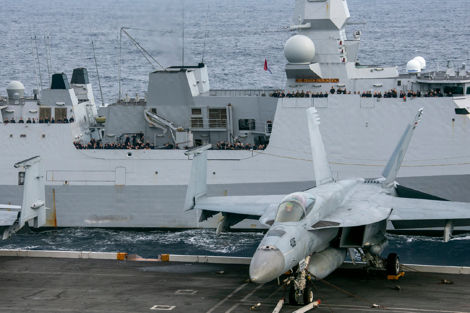 87攻击战斗机中队指挥官最后一次航母着陆