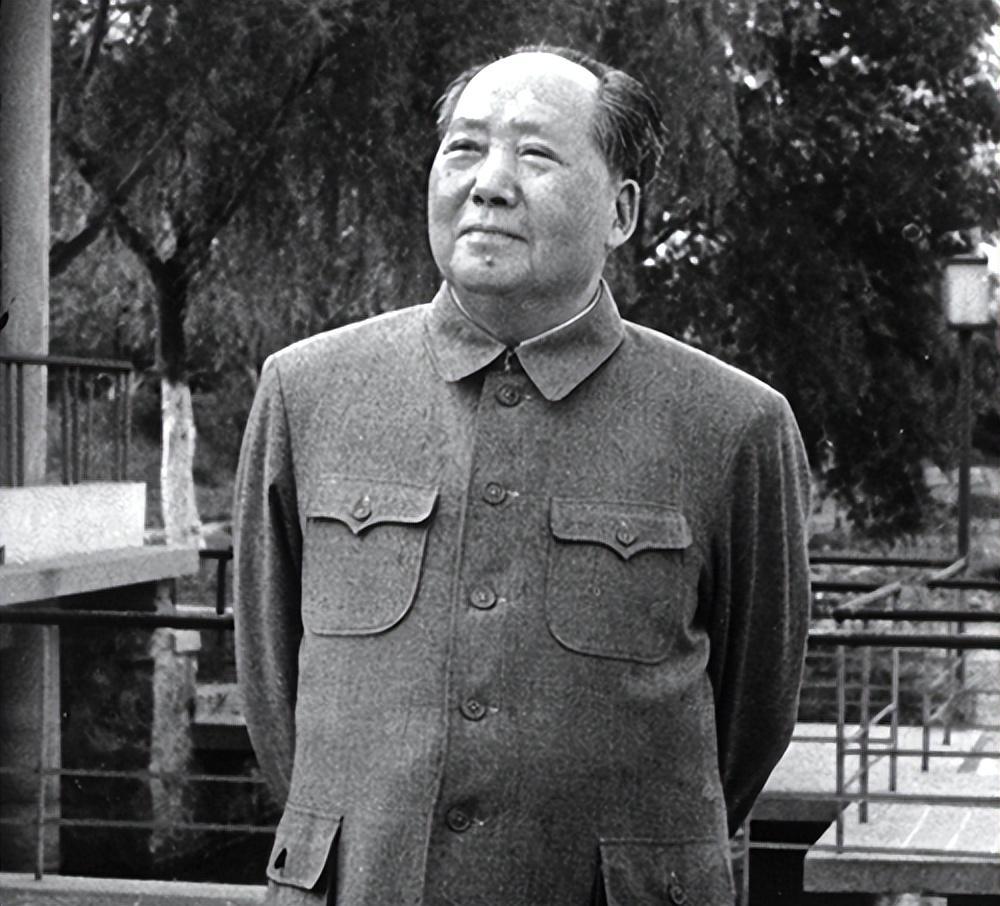 李银桥吃了两个鸡蛋，毛主席让他写检查，写了好几次都不通过|李银桥|毛主席|老大娘_新浪新闻