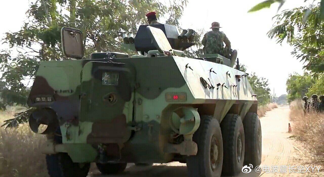 莫桑比克军队从我国进口的WZ-551轮式装甲输送车……__财经头条