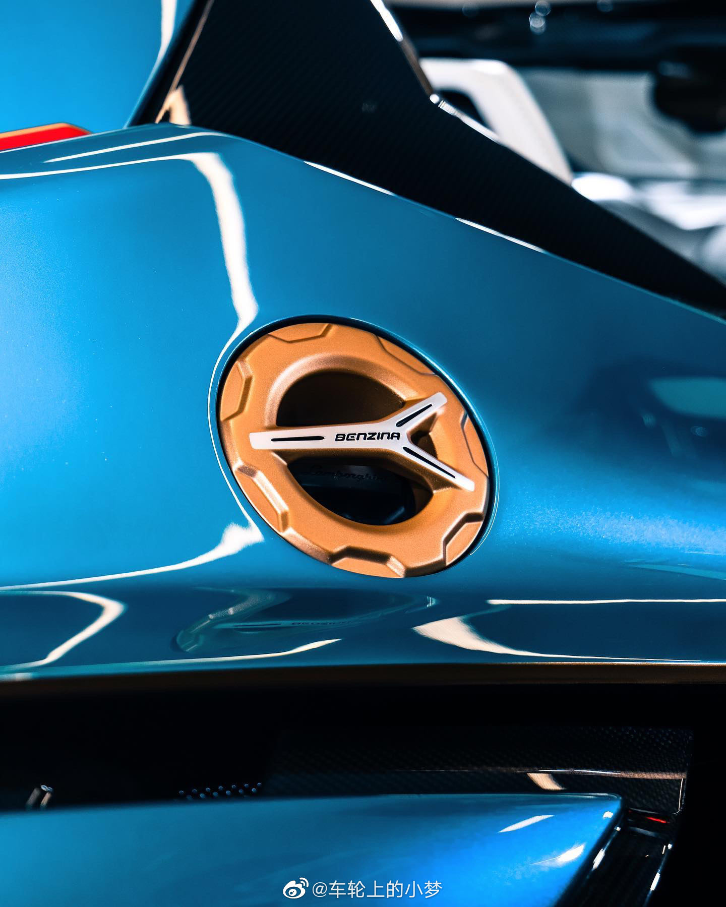 台湾蓝天王星唯一的兰博基尼Sian Roadster__财经头条