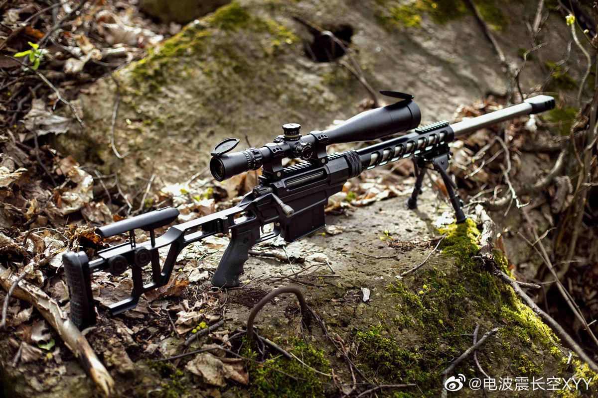 俄军狙击手在乌克兰战场上使用TSVL-8斯大林格勒狙击步枪……__财经头条