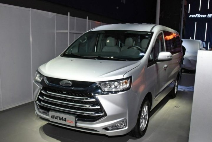 10万出头买MPV！全新大通G10对比瑞风M4谁更好？-新浪汽车