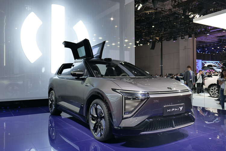高合HiPhi Y首度亮相，同步开启海外战略__财经头条