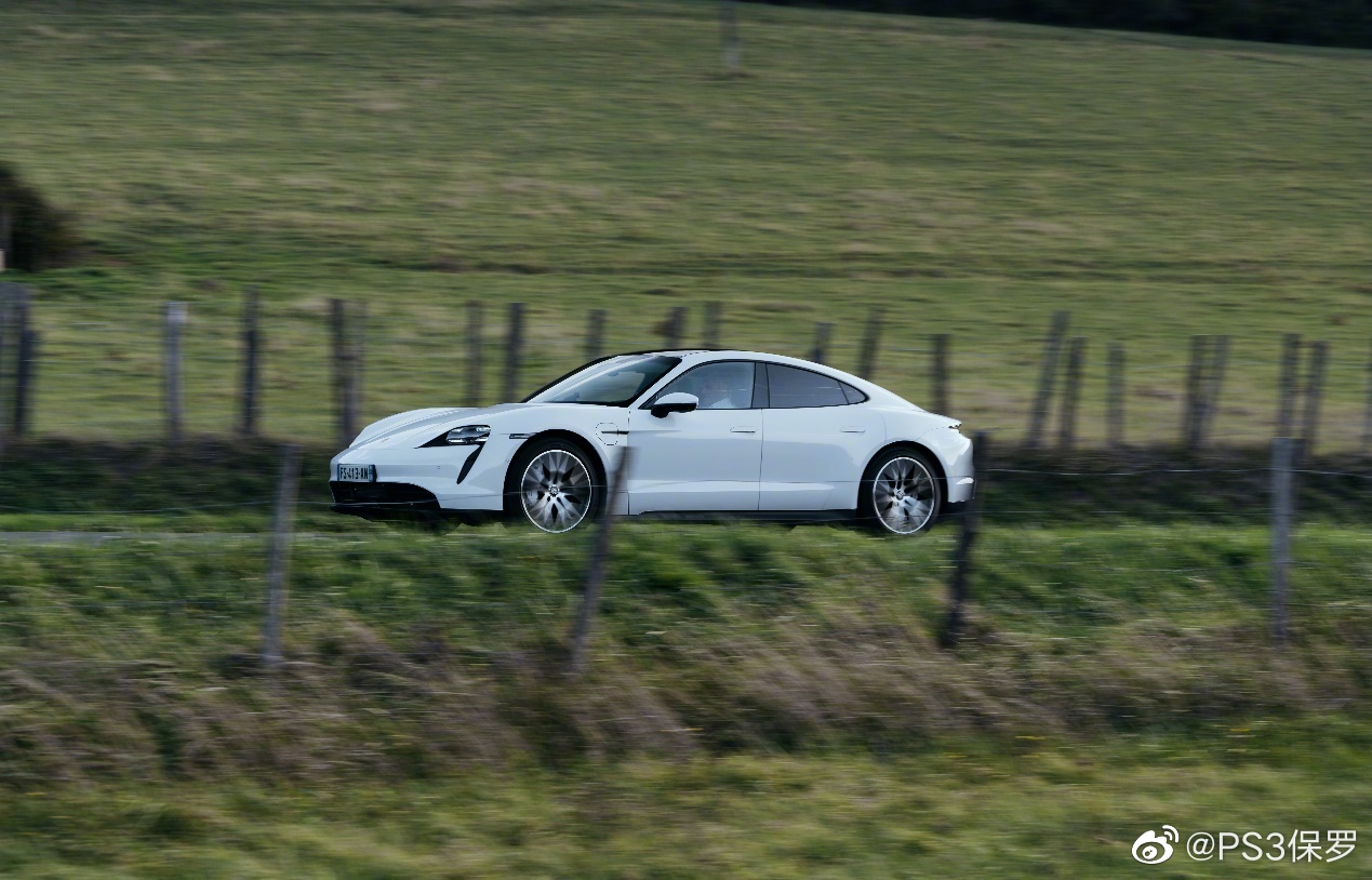 保时捷Taycan第10万台车昨日下线……__财经头条