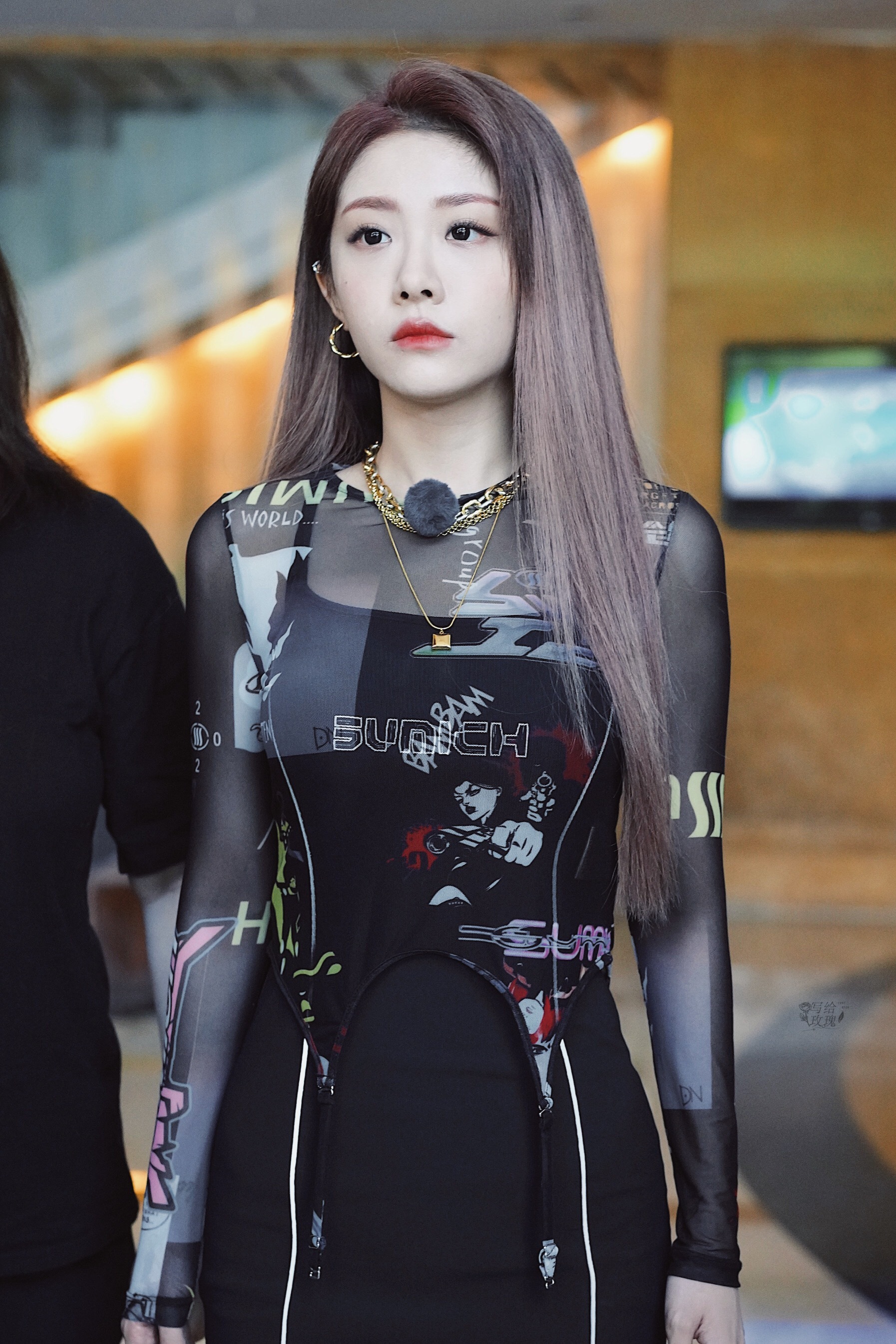 喻言上班饭拍 今天的造型梦回易燃易爆炸，炸炸子yyds