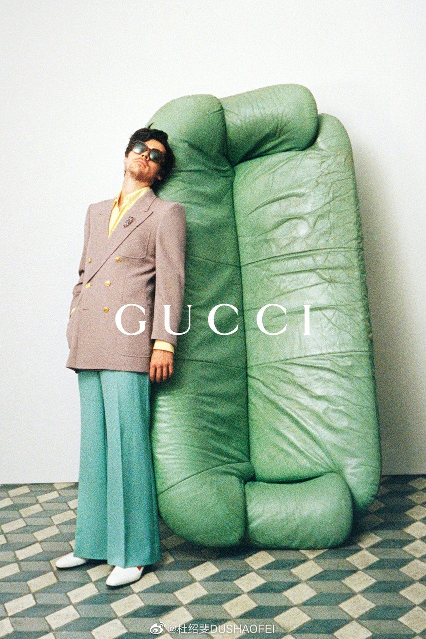 哈卷 Harry Styles for Gucci HA HA HA__财经头条