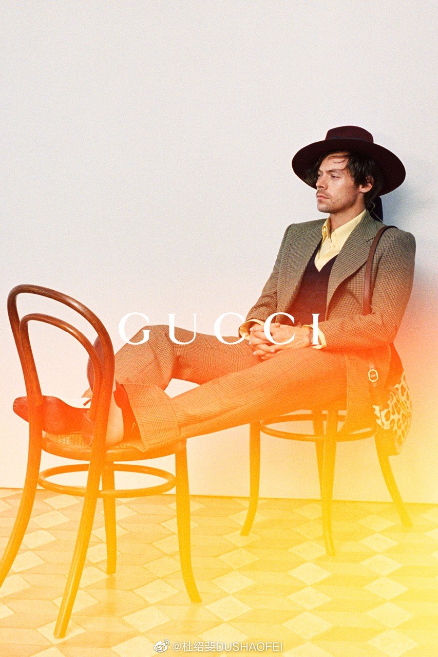哈卷 Harry Styles for Gucci HA HA HA__财经头条