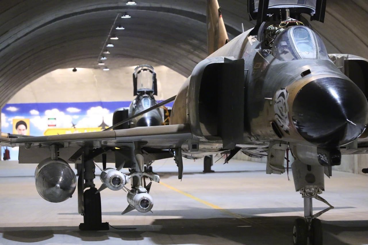 2月7日，伊朗空军第一个地下空军基地Oghab 44正式启用……