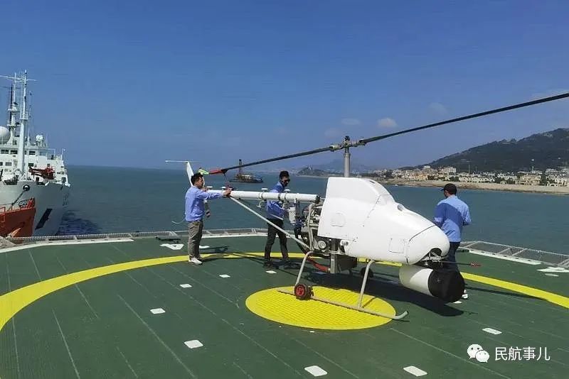 国产AR-500BJ无人直升机完成船载试飞